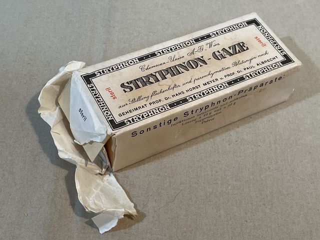 Bunker Militaria: Original WWII German STRYPHNON-GAZE Sterile Dressing