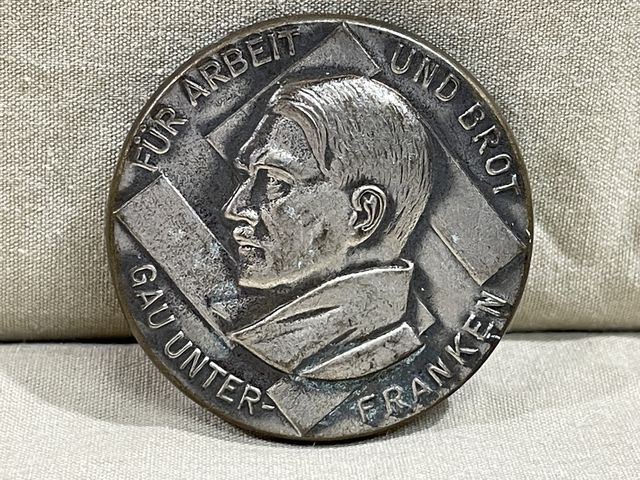 Bunker Militaria: Original Nazi Era German Metal Tinnie, FÜR ARBEIT UND ...