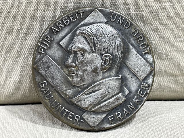 Bunker Militaria: Original Nazi Era German Metal Tinnie, FÜR ARBEIT UND ...