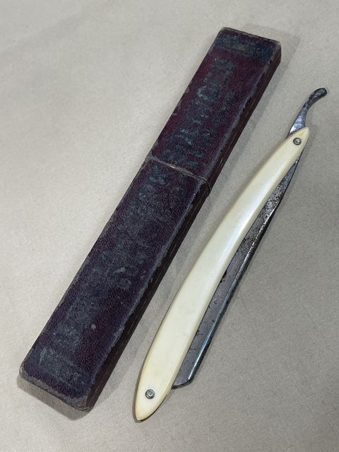 Bunker Militaria: Original WWII Era Straight Razor with Box