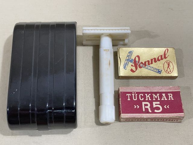 Bunker Militaria: Original WWII Era German Bakelite Case, Razor and ...