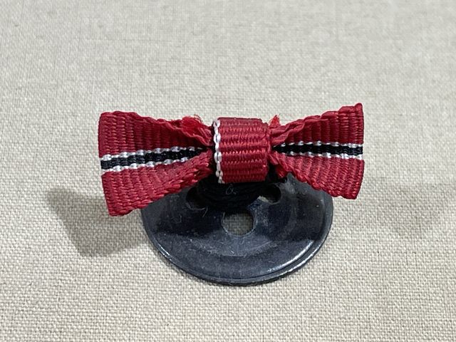 Bunker Militaria: Original WWII German Lapel Button Hole Ribbon, UNISSUED