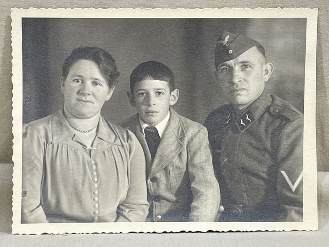 Bunker Militaria: Original WWII German Family Photograph, Luftwaffe Soldier