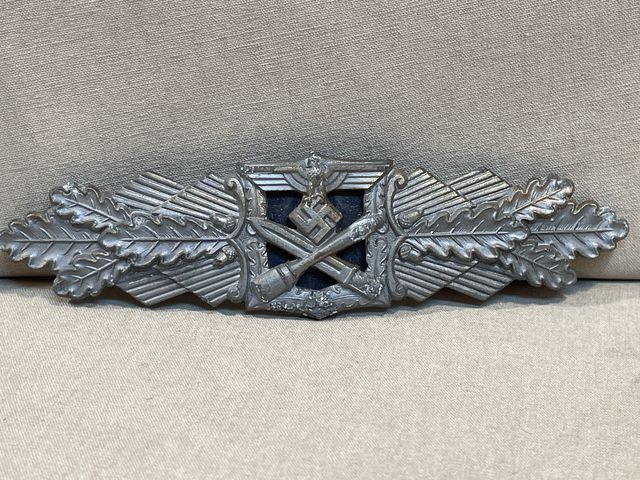 Bunker Militaria: Original WWII German Close Combat Clasp in GOLD